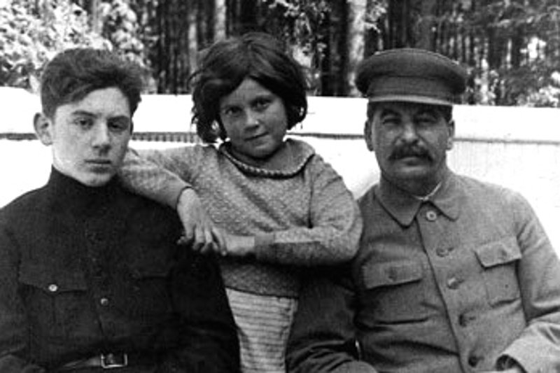 Wnuczka Stalina "odnaleziona". Co jeszcze wiemy o potomkach zbrodniarza ...